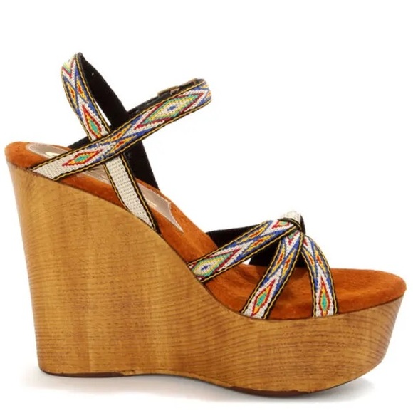 Sbicca | Shoes | Sbicca Mojo White Geometric Strappy Platform Wedge ...